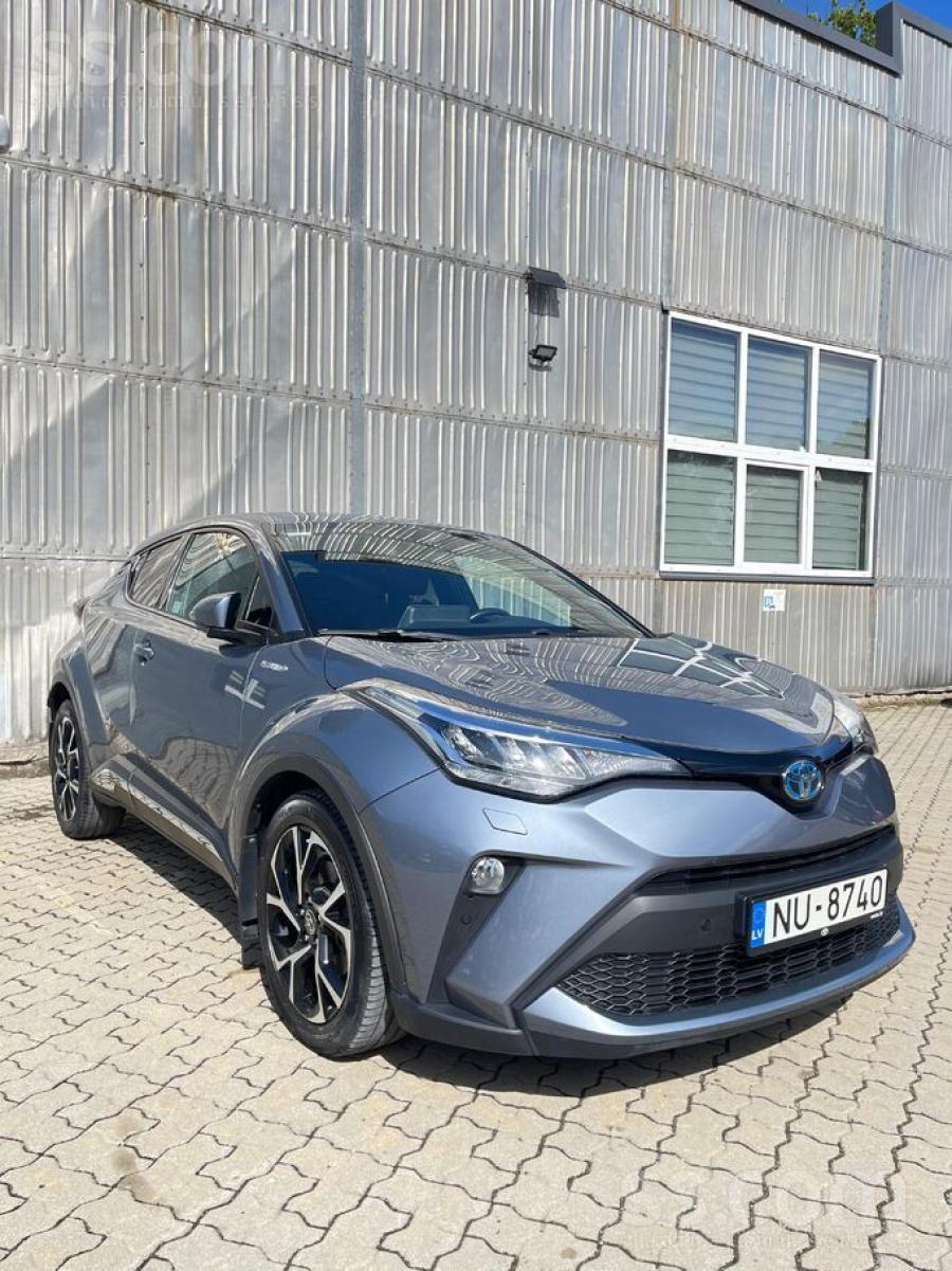 Серый Тойота C-HR 2020 в Рига, объемом двигателя 1.80 л и пробегом 72 тыс. км за 20500 €, фото 2 на AUTOMOTO.COM.LV
