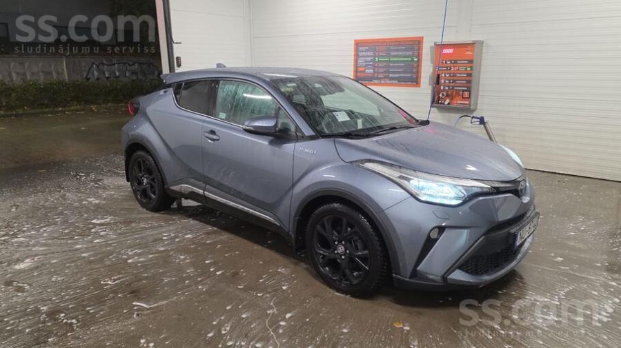 Серый Тойота C-HR 2020 в Рига, объемом двигателя 1.80 л и пробегом 72 тыс. км за 20500 €, фото 4 на AUTOMOTO.COM.LV