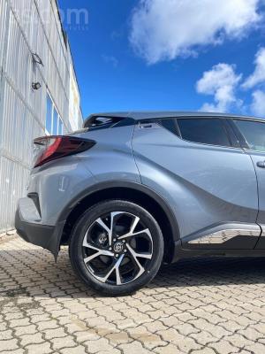 Серый Тойота C-HR 2020 в Рига, объемом двигателя 1.80 л и пробегом 72 тыс. км за 20500 €, фото 12 на AUTOMOTO.COM.LV