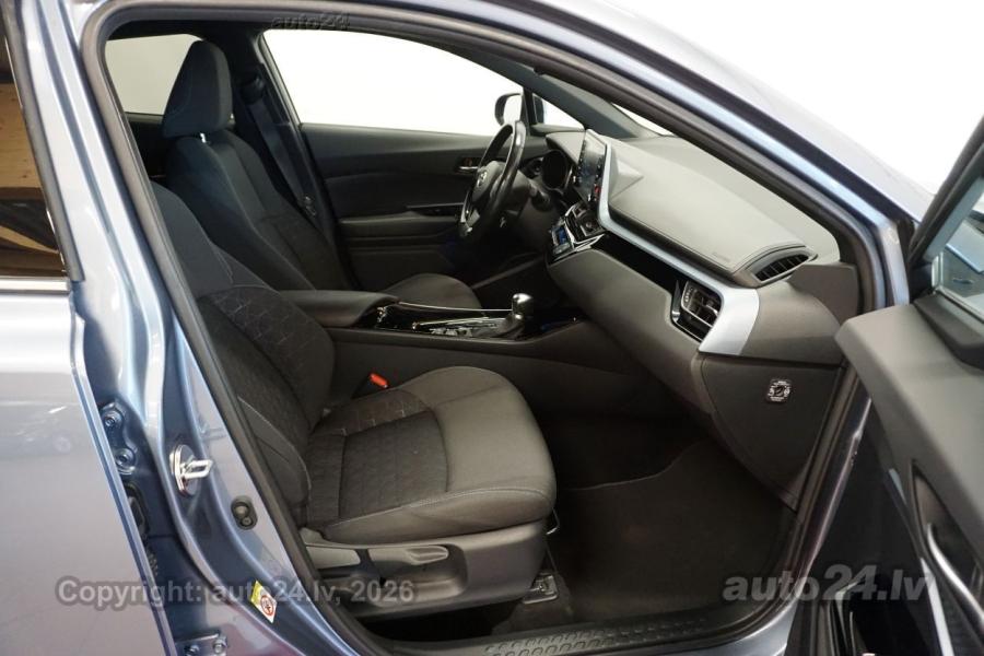 Pelēks Toyota C-HR 2020 Tartu, ar dzinēja tilpumu 1.80 L un nobraukumu 90 tūkst. km par 18990 €, foto 7 vietnē AUTOMOTO.COM.LV