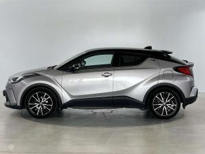 Grey Toyota C-HR 2020 in Vilnius, with an engine capacity of 1.99 L and mileage of 89 thousand km for 23900 €, photo 4 on AUTOMOTO.COM.LV
