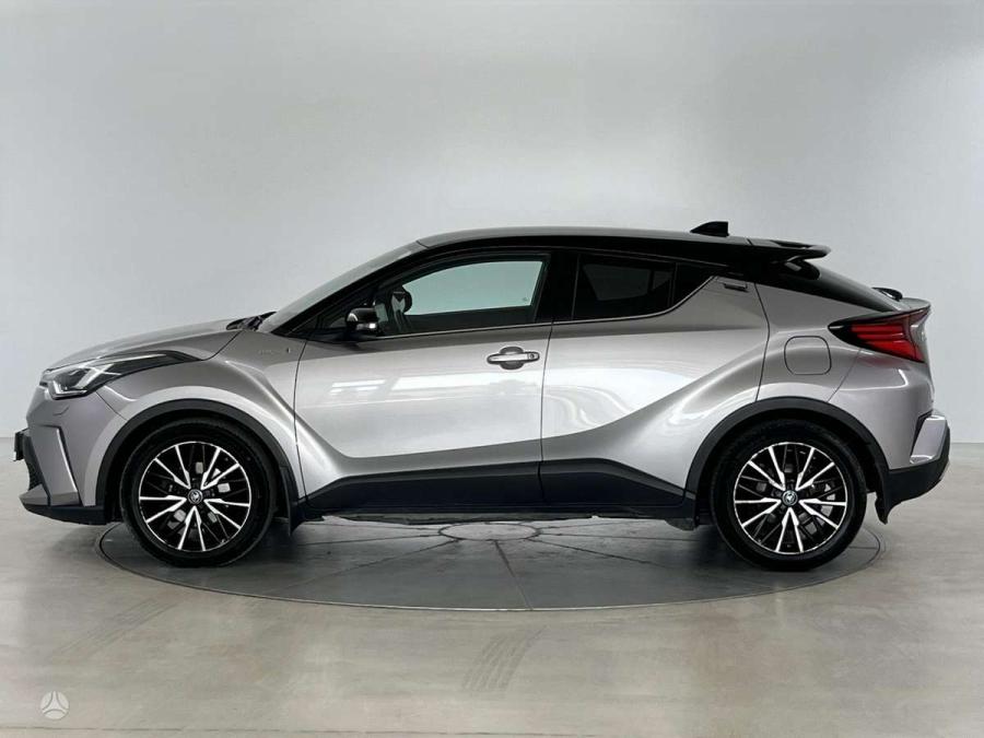 Grey Toyota C-HR 2020 in Vilnius, with an engine capacity of 1.99 L and mileage of 89 thousand km for 23900 €, photo 4 on AUTOMOTO.COM.LV