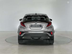 Grey Toyota C-HR 2020 in Vilnius, with an engine capacity of 1.99 L and mileage of 89 thousand km for 23900 €, photo 5 on AUTOMOTO.COM.LV