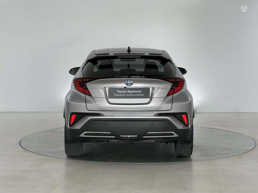 Grey Toyota C-HR 2020 in Vilnius, with an engine capacity of 1.99 L and mileage of 89 thousand km for 23900 €, photo 5 on AUTOMOTO.COM.LV