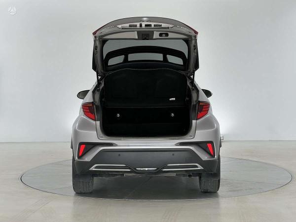 Grey Toyota C-HR 2020 in Vilnius, with an engine capacity of 1.99 L and mileage of 89 thousand km for 23900 €, photo 10 on AUTOMOTO.COM.LV