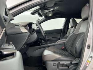 Grey Toyota C-HR 2020 in Vilnius, with an engine capacity of 1.99 L and mileage of 89 thousand km for 23900 €, photo 12 on AUTOMOTO.COM.LV