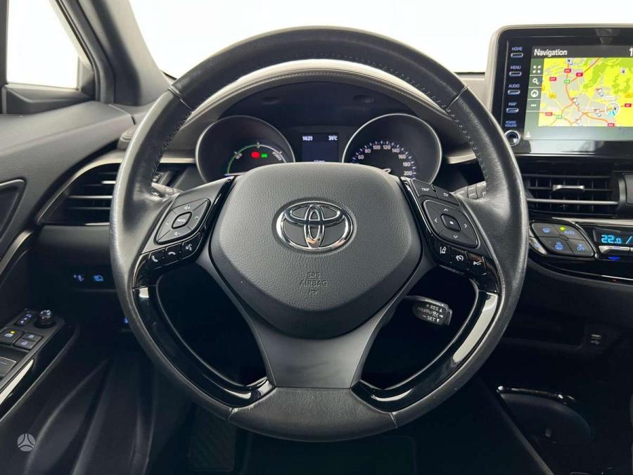 Grey Toyota C-HR 2020 in Vilnius, with an engine capacity of 1.99 L and mileage of 89 thousand km for 23900 €, photo 13 on AUTOMOTO.COM.LV