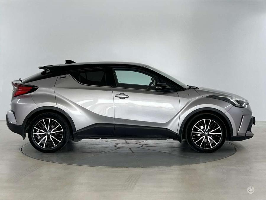 Grey Toyota C-HR 2020 in Vilnius, with an engine capacity of 1.99 L and mileage of 89 thousand km for 23900 €, photo 17 on AUTOMOTO.COM.LV