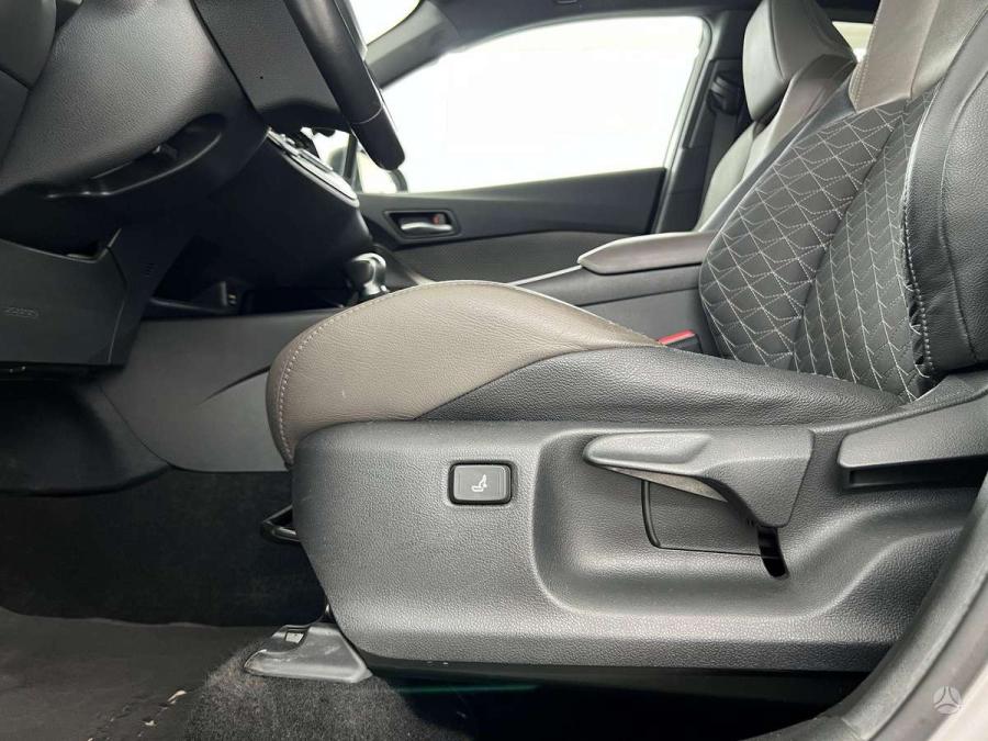 Grey Toyota C-HR 2020 in Vilnius, with an engine capacity of 1.99 L and mileage of 89 thousand km for 23900 €, photo 26 on AUTOMOTO.COM.LV