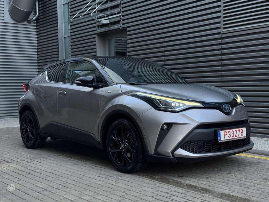 Grey Toyota C-HR 2020 in Vilnius, with an engine capacity of 1.80 L and mileage of 102 thousand km for 21450 €, photo 1 on AUTOMOTO.COM.LV