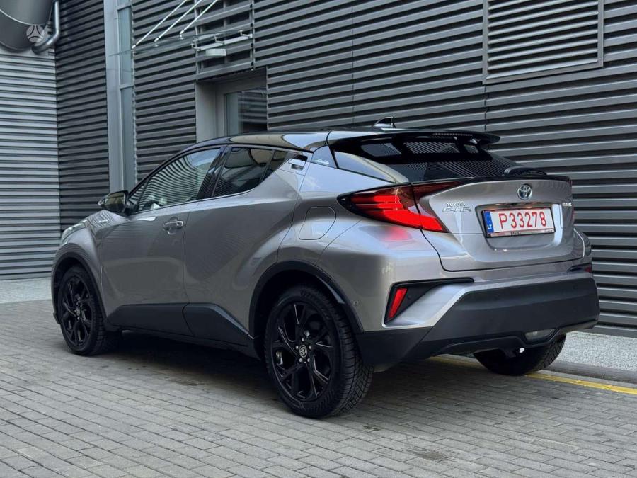 Grey Toyota C-HR 2020 in Vilnius, with an engine capacity of 1.80 L and mileage of 102 thousand km for 21450 €, photo 4 on AUTOMOTO.COM.LV