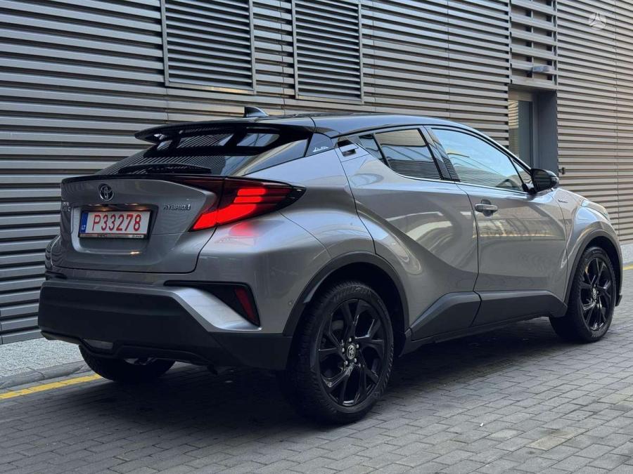 Grey Toyota C-HR 2020 in Vilnius, with an engine capacity of 1.80 L and mileage of 102 thousand km for 21450 €, photo 5 on AUTOMOTO.COM.LV