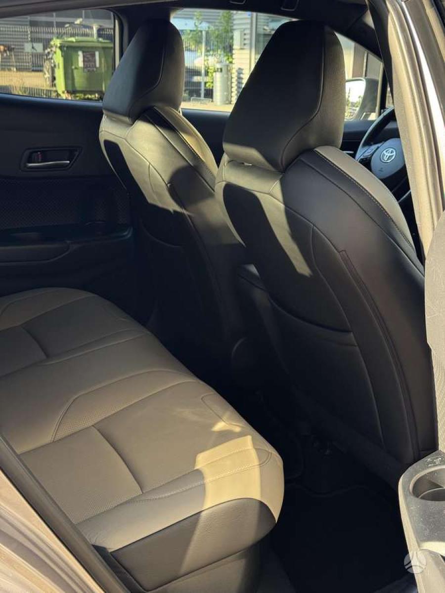 Grey Toyota C-HR 2020 in Vilnius, with an engine capacity of 1.80 L and mileage of 102 thousand km for 21450 €, photo 22 on AUTOMOTO.COM.LV