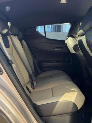 Grey Toyota C-HR 2020 in Vilnius, with an engine capacity of 1.80 L and mileage of 102 thousand km for 21450 €, photo 23 on AUTOMOTO.COM.LV
