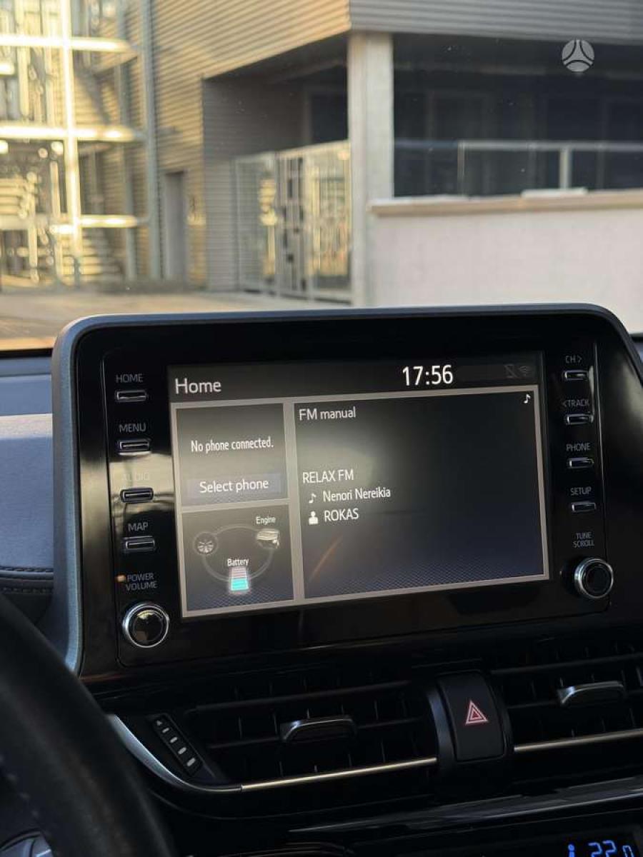 Grey Toyota C-HR 2020 in Vilnius, with an engine capacity of 1.80 L and mileage of 102 thousand km for 21450 €, photo 28 on AUTOMOTO.COM.LV