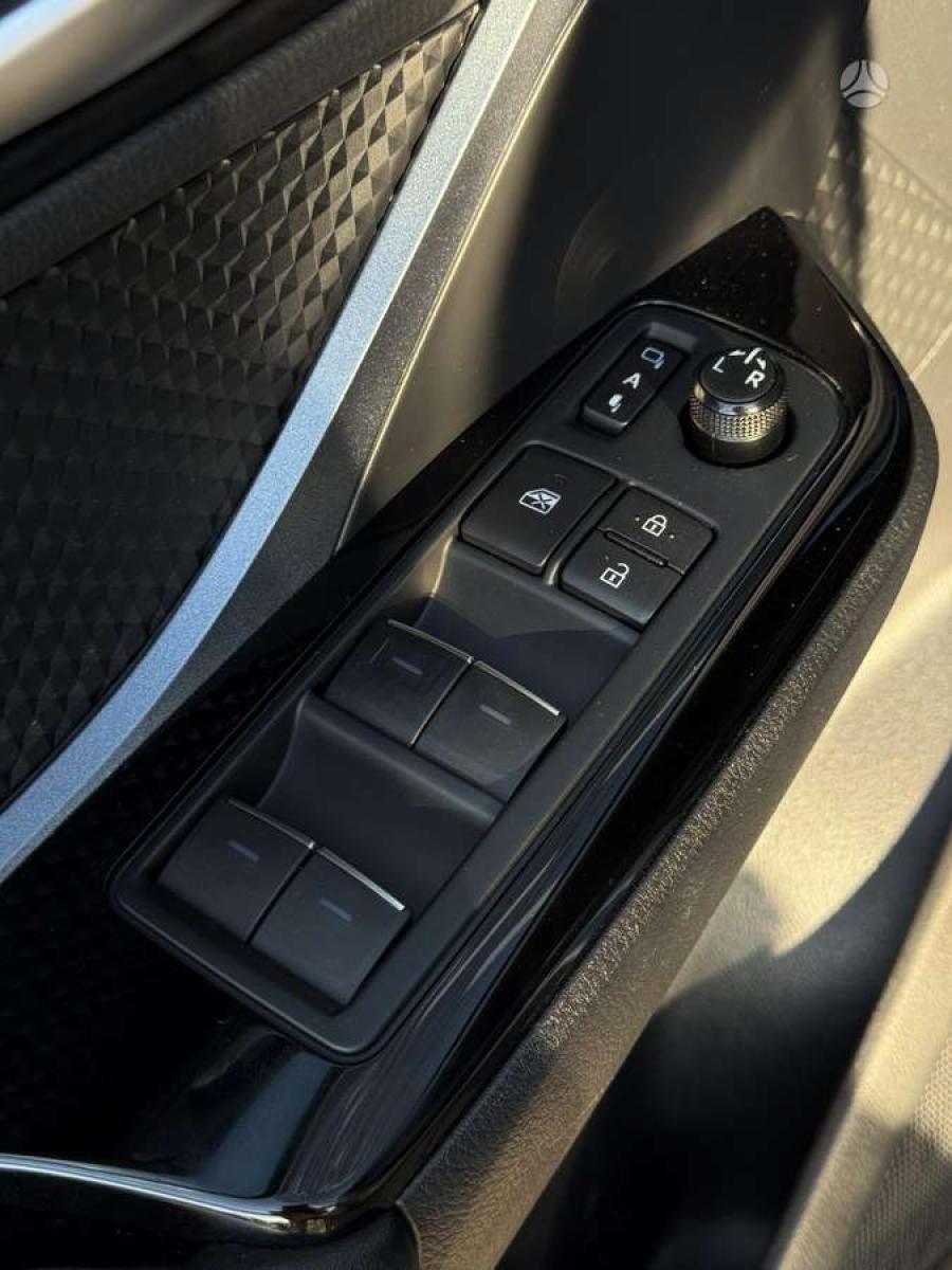 Grey Toyota C-HR 2020 in Vilnius, with an engine capacity of 1.80 L and mileage of 102 thousand km for 21450 €, photo 32 on AUTOMOTO.COM.LV
