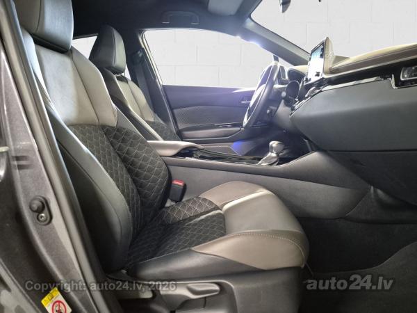 Pelēks Toyota C-HR 2020 Tallina, ar dzinēja tilpumu 1.80 L un nobraukumu 40 tūkst. km par 19990 €, foto 6 vietnē AUTOMOTO.COM.LV