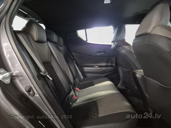 Pelēks Toyota C-HR 2020 Tallina, ar dzinēja tilpumu 1.80 L un nobraukumu 40 tūkst. km par 19990 €, foto 7 vietnē AUTOMOTO.COM.LV