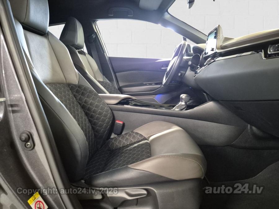Pelēks Toyota C-HR 2020 Tallina, ar dzinēja tilpumu 1.80 L un nobraukumu 40 tūkst. km par 19990 €, foto 7 vietnē AUTOMOTO.COM.LV