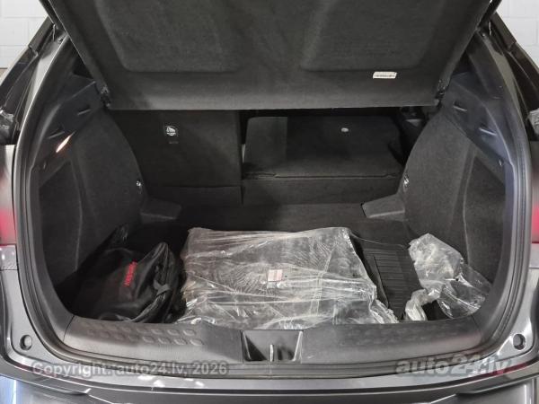 Grey Toyota C-HR 2020 in Tallinn, with an engine capacity of 1.80 L and mileage of 40 thousand km for 19990 €, photo 10 on AUTOMOTO.COM.LV
