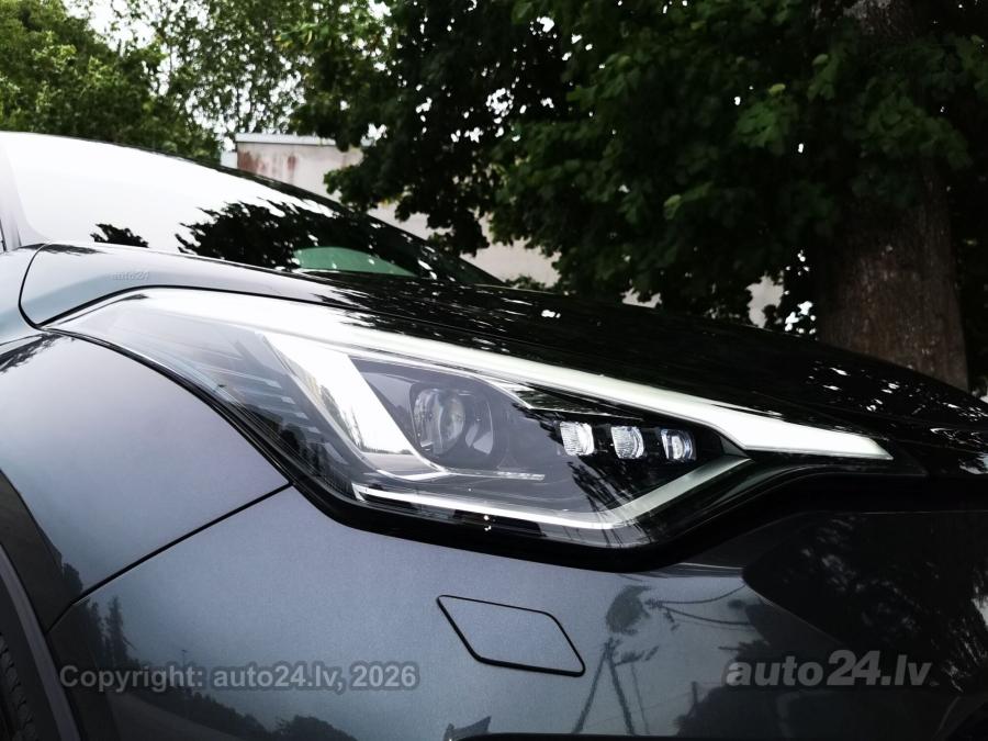 Pelēks Toyota C-HR 2020 Tallina, ar dzinēja tilpumu 1.80 L un nobraukumu 39 tūkst. km par 22900 €, foto 4 vietnē AUTOMOTO.COM.LV