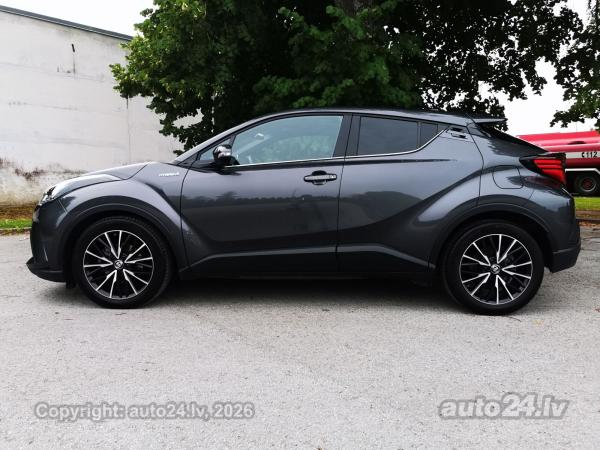 Pelēks Toyota C-HR 2020 Tallina, ar dzinēja tilpumu 1.80 L un nobraukumu 39 tūkst. km par 22900 €, foto 8 vietnē AUTOMOTO.COM.LV