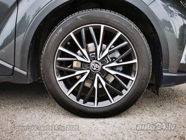 Pelēks Toyota C-HR 2020 Tallina, ar dzinēja tilpumu 1.80 L un nobraukumu 39 tūkst. km par 22900 €, foto 10 vietnē AUTOMOTO.COM.LV
