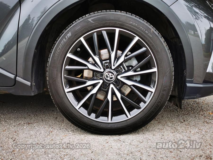 Pelēks Toyota C-HR 2020 Tallina, ar dzinēja tilpumu 1.80 L un nobraukumu 39 tūkst. km par 22900 €, foto 11 vietnē AUTOMOTO.COM.LV