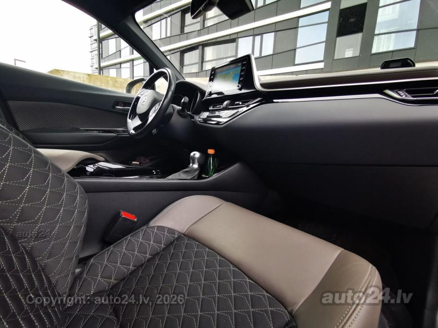 Pelēks Toyota C-HR 2020 Tallina, ar dzinēja tilpumu 1.80 L un nobraukumu 39 tūkst. km par 22900 €, foto 18 vietnē AUTOMOTO.COM.LV