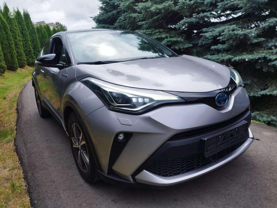 Grey Toyota C-HR 2020 in Utena, with an engine capacity of 2.00 L and mileage of 118 thousand km for 19350 €, photo 1 on AUTOMOTO.COM.LV