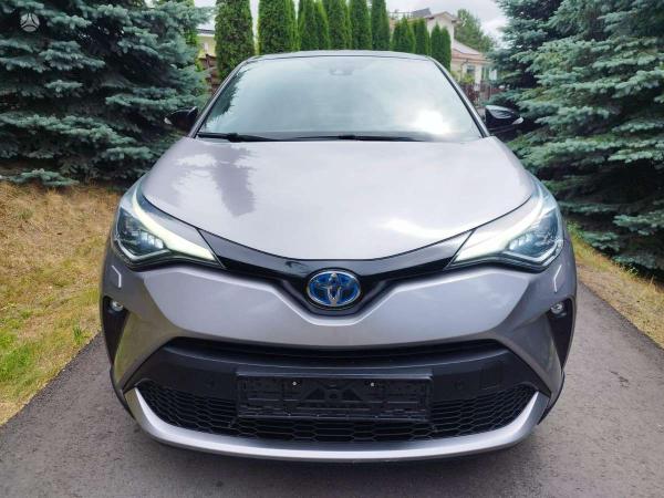Grey Toyota C-HR 2020 in Utena, with an engine capacity of 2.00 L and mileage of 118 thousand km for 19350 €, photo 2 on AUTOMOTO.COM.LV