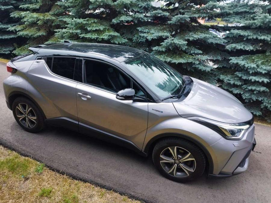 Grey Toyota C-HR 2020 in Utena, with an engine capacity of 2.00 L and mileage of 118 thousand km for 19350 €, photo 5 on AUTOMOTO.COM.LV