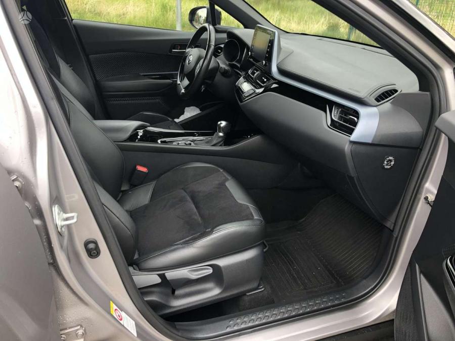 Grey Toyota C-HR 2020 in Utena, with an engine capacity of 2.00 L and mileage of 118 thousand km for 19350 €, photo 9 on AUTOMOTO.COM.LV