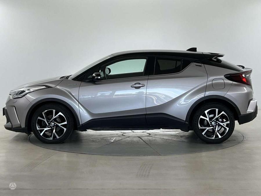 Серый Тойота C-HR 2020 в Вильнюс, объемом двигателя 1.80 л и пробегом 135 тыс. км за 20900 €, фото 4 на AUTOMOTO.COM.LV