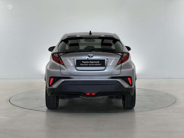 Grey Toyota C-HR 2020 in Vilnius, with an engine capacity of 1.80 L and mileage of 135 thousand km for 20900 €, photo 4 on AUTOMOTO.COM.LV
