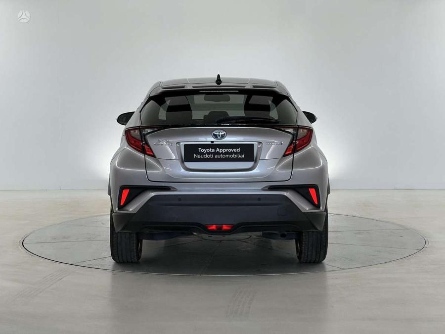 Серый Тойота C-HR 2020 в Вильнюс, объемом двигателя 1.80 л и пробегом 135 тыс. км за 20900 €, фото 5 на AUTOMOTO.COM.LV