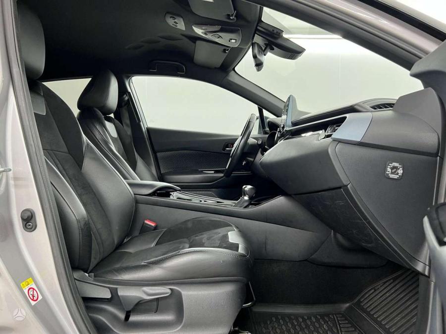 Серый Тойота C-HR 2020 в Вильнюс, объемом двигателя 1.80 л и пробегом 135 тыс. км за 20900 €, фото 7 на AUTOMOTO.COM.LV