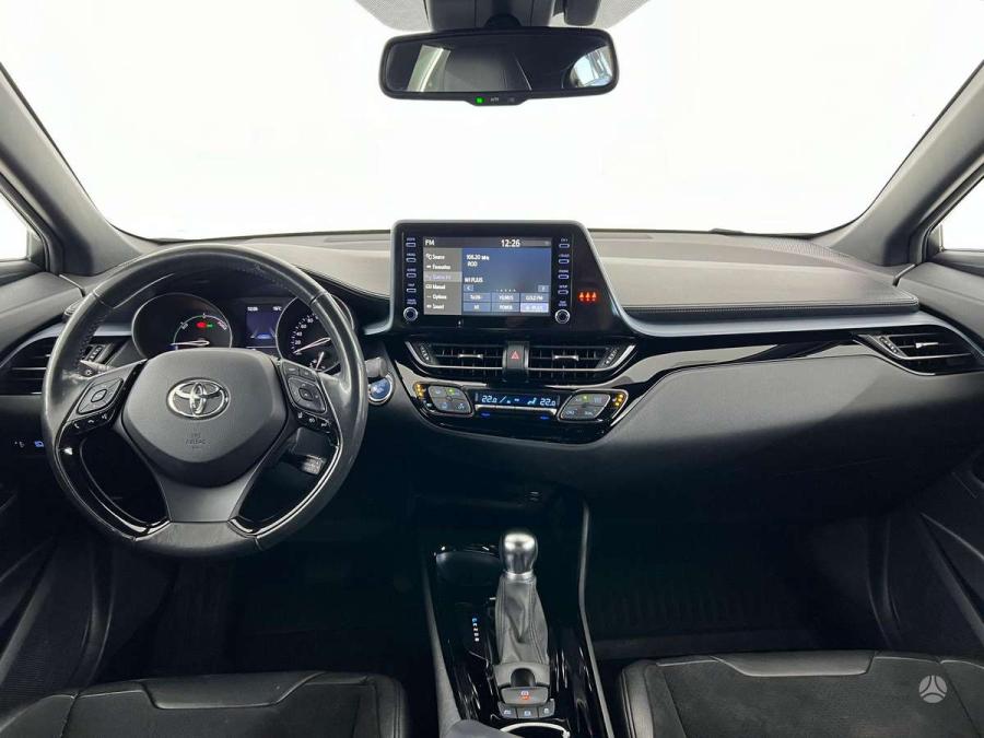Серый Тойота C-HR 2020 в Вильнюс, объемом двигателя 1.80 л и пробегом 135 тыс. км за 20900 €, фото 9 на AUTOMOTO.COM.LV