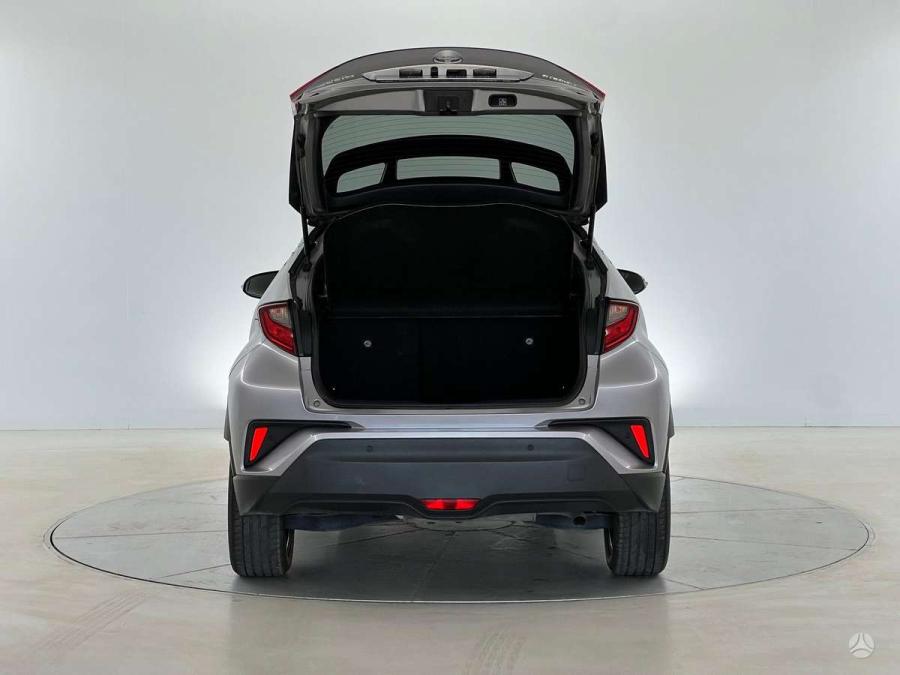 Серый Тойота C-HR 2020 в Вильнюс, объемом двигателя 1.80 л и пробегом 135 тыс. км за 20900 €, фото 11 на AUTOMOTO.COM.LV