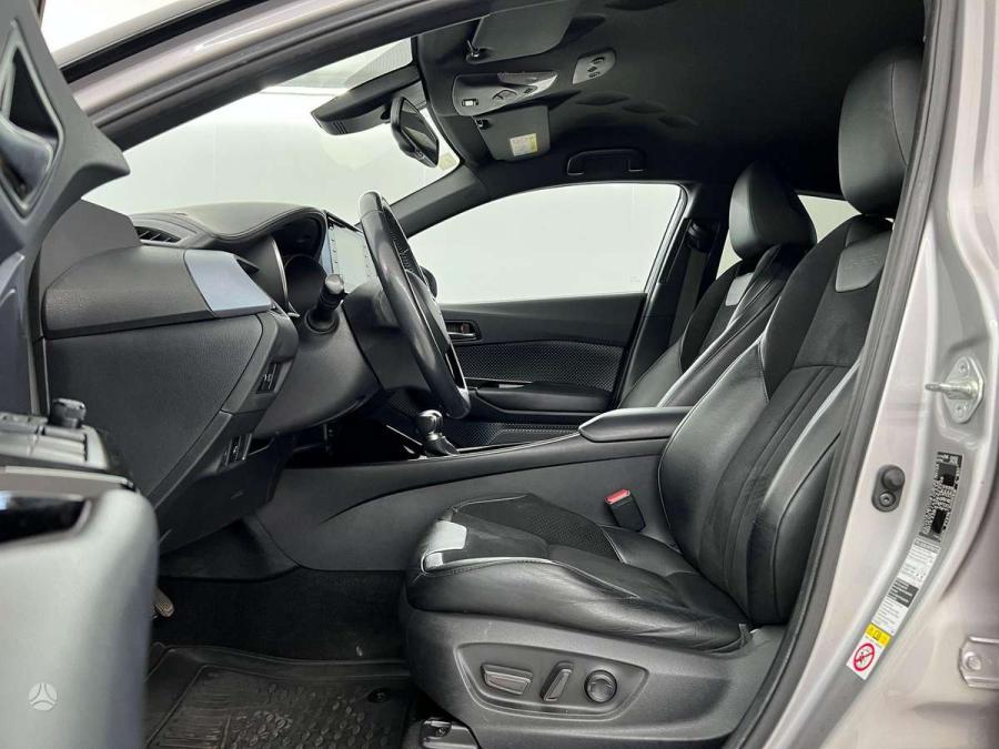 Серый Тойота C-HR 2020 в Вильнюс, объемом двигателя 1.80 л и пробегом 135 тыс. км за 20900 €, фото 12 на AUTOMOTO.COM.LV