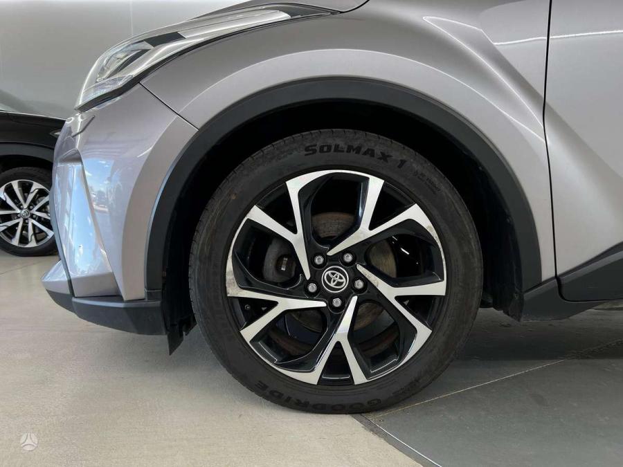 Серый Тойота C-HR 2020 в Вильнюс, объемом двигателя 1.80 л и пробегом 135 тыс. км за 20900 €, фото 16 на AUTOMOTO.COM.LV