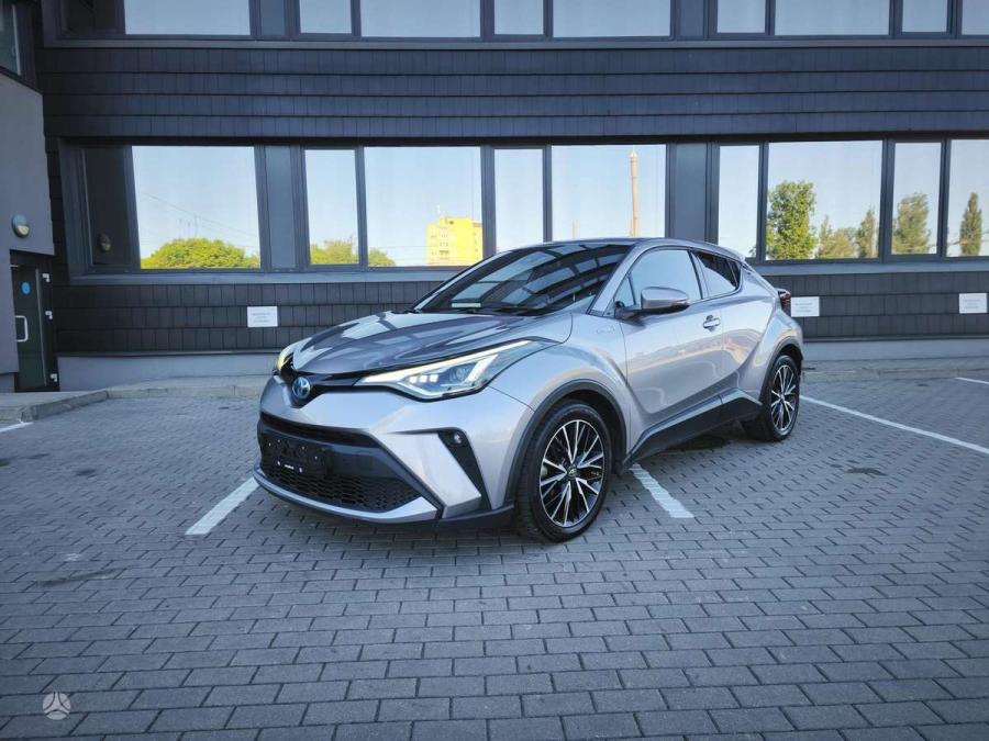Pelēks Toyota C-HR 2020 Kauņa, ar dzinēja tilpumu 1.80 L un nobraukumu 155 tūkst. km par 18550 €, foto 1 vietnē AUTOMOTO.COM.LV