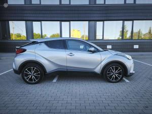 Pelēks Toyota C-HR 2020 Kauņa, ar dzinēja tilpumu 1.80 L un nobraukumu 155 tūkst. km par 18550 €, foto 3 vietnē AUTOMOTO.COM.LV