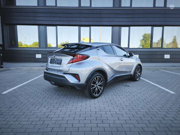 Pelēks Toyota C-HR 2020 Kauņa, ar dzinēja tilpumu 1.80 L un nobraukumu 155 tūkst. km par 18550 €, foto 3 vietnē AUTOMOTO.COM.LV