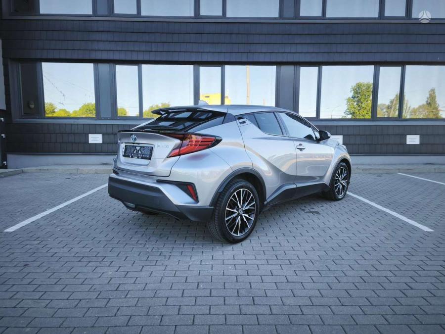 Pelēks Toyota C-HR 2020 Kauņa, ar dzinēja tilpumu 1.80 L un nobraukumu 155 tūkst. km par 18550 €, foto 4 vietnē AUTOMOTO.COM.LV
