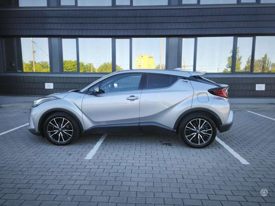 Pelēks Toyota C-HR 2020 Kauņa, ar dzinēja tilpumu 1.80 L un nobraukumu 155 tūkst. km par 18550 €, foto 5 vietnē AUTOMOTO.COM.LV