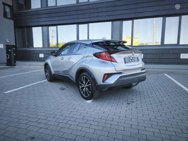 Pelēks Toyota C-HR 2020 Kauņa, ar dzinēja tilpumu 1.80 L un nobraukumu 155 tūkst. km par 18550 €, foto 5 vietnē AUTOMOTO.COM.LV