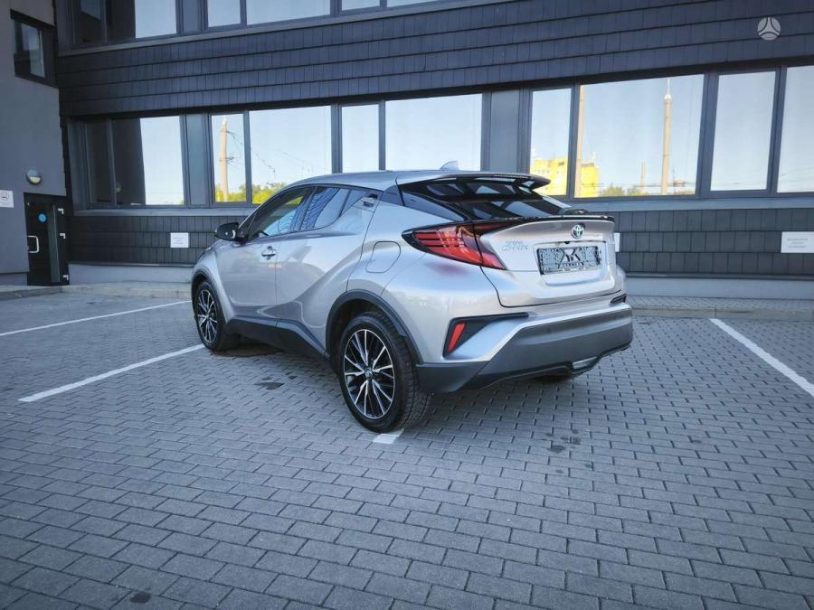 Pelēks Toyota C-HR 2020 Kauņa, ar dzinēja tilpumu 1.80 L un nobraukumu 155 tūkst. km par 18550 €, foto 6 vietnē AUTOMOTO.COM.LV