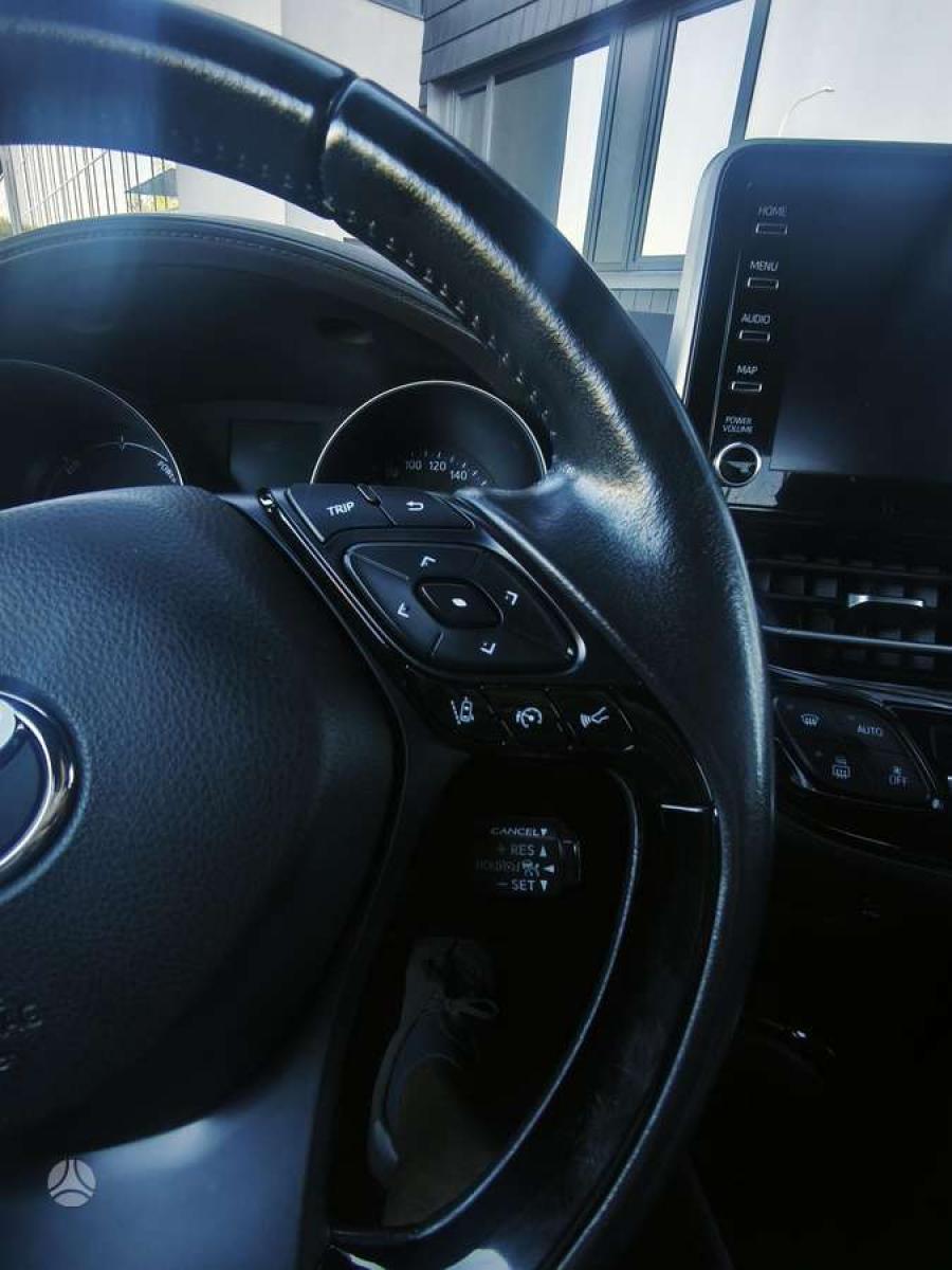 Pelēks Toyota C-HR 2020 Kauņa, ar dzinēja tilpumu 1.80 L un nobraukumu 155 tūkst. km par 18550 €, foto 11 vietnē AUTOMOTO.COM.LV