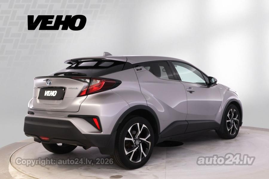 Pelēks Toyota C-HR 2020 Tallina, ar dzinēja tilpumu 1.80 L un nobraukumu 74 tūkst. km par 19900 €, foto 4 vietnē AUTOMOTO.COM.LV